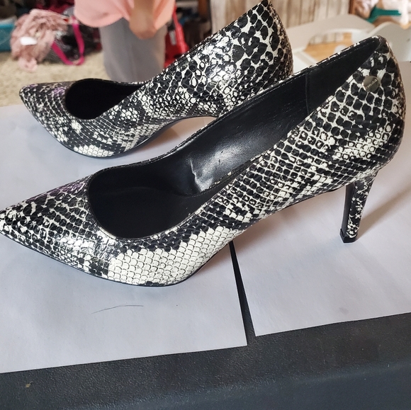 Calvin Klein | Shoes | Calvin Klein Nilly Animal Print Pumps Size ...